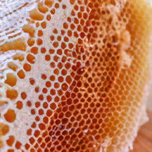 How to Eat Raw Honeycomb: Exploring Texture, Flavor, and Recipes - The ...